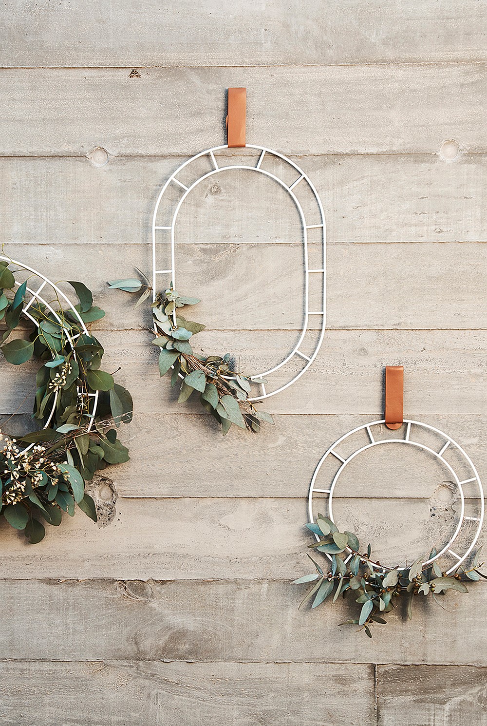 White Belle Medium Wreath - Decorations | Country Road